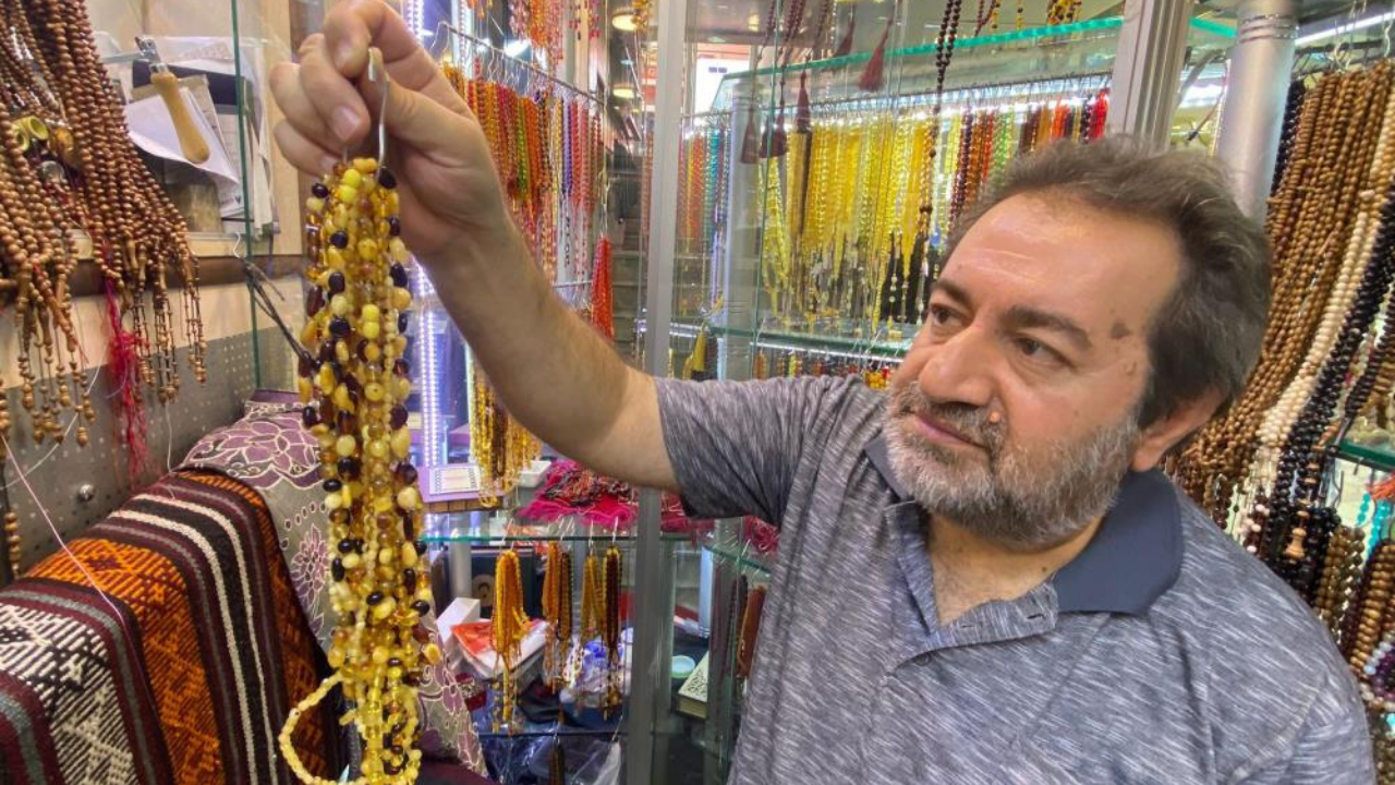 Elazığ'ın eşsiz takıları: Milyon yıllık damla kehribar kolyeler